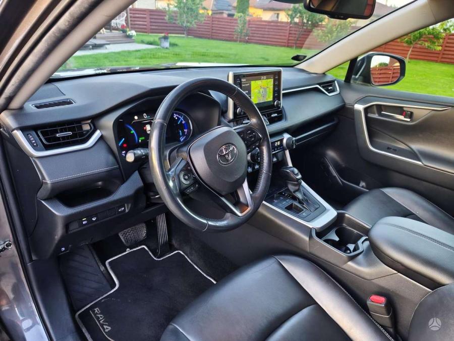 Blue Toyota RAV4 2019 in Klaipeda, with an engine capacity of 2.49 L and mileage of 262 thousand km for 20900 €, photo 14 on AUTOMOTO.COM.LV