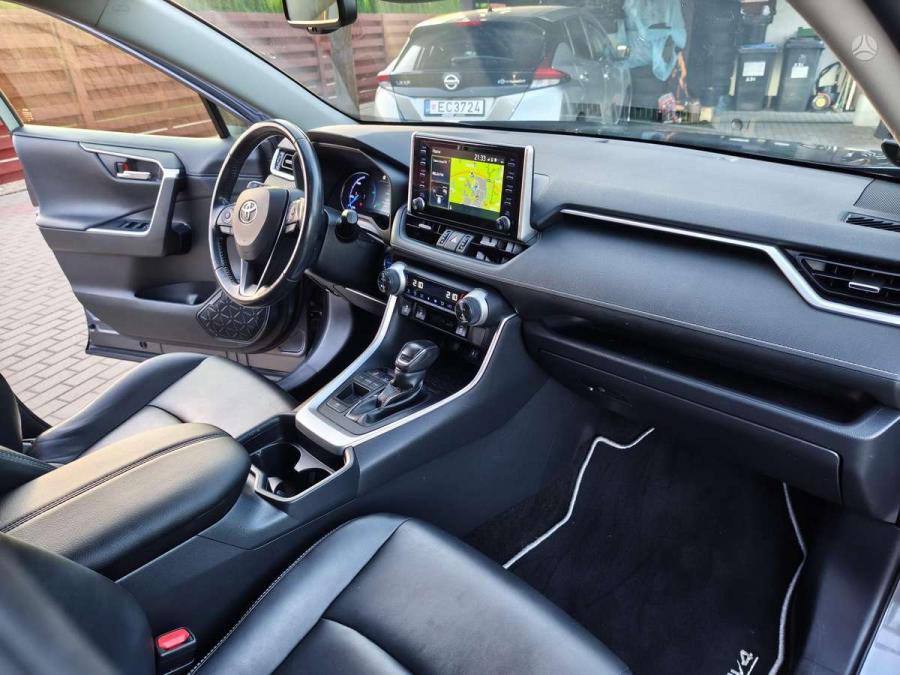 Blue Toyota RAV4 2019 in Klaipeda, with an engine capacity of 2.49 L and mileage of 262 thousand km for 20900 €, photo 18 on AUTOMOTO.COM.LV
