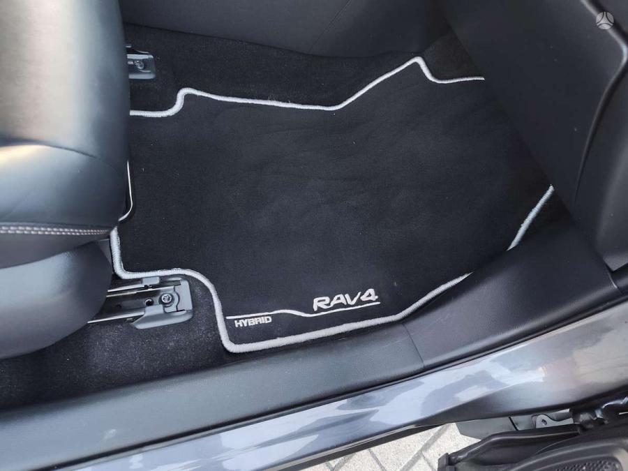Blue Toyota RAV4 2019 in Klaipeda, with an engine capacity of 2.49 L and mileage of 262 thousand km for 20900 €, photo 19 on AUTOMOTO.COM.LV