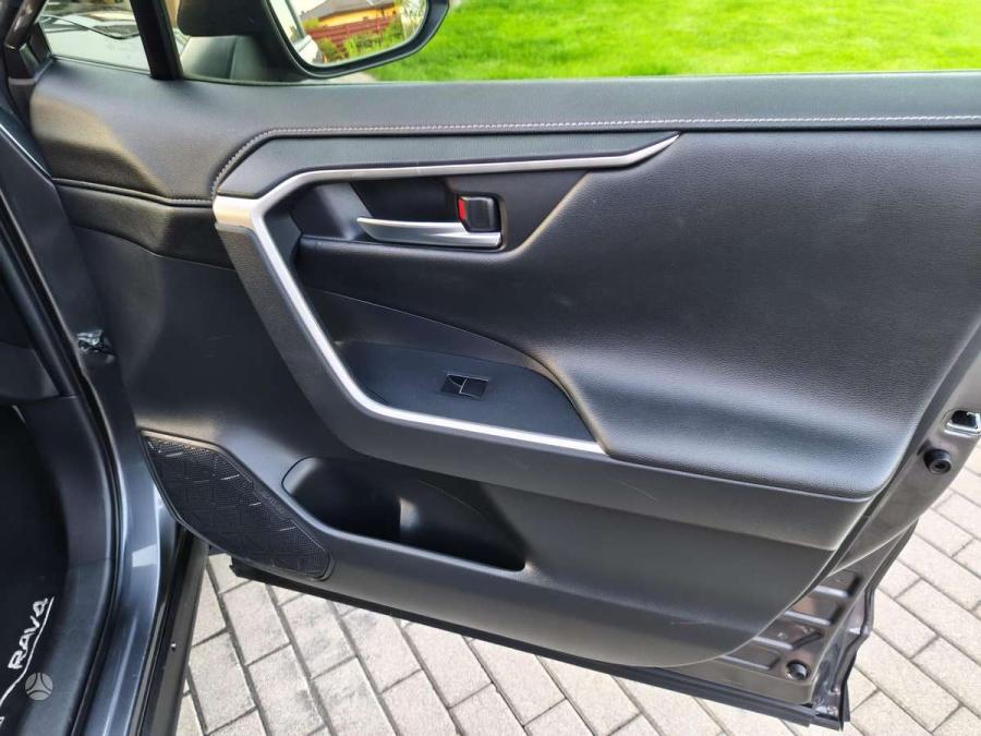 Blue Toyota RAV4 2019 in Klaipeda, with an engine capacity of 2.49 L and mileage of 262 thousand km for 20900 €, photo 20 on AUTOMOTO.COM.LV