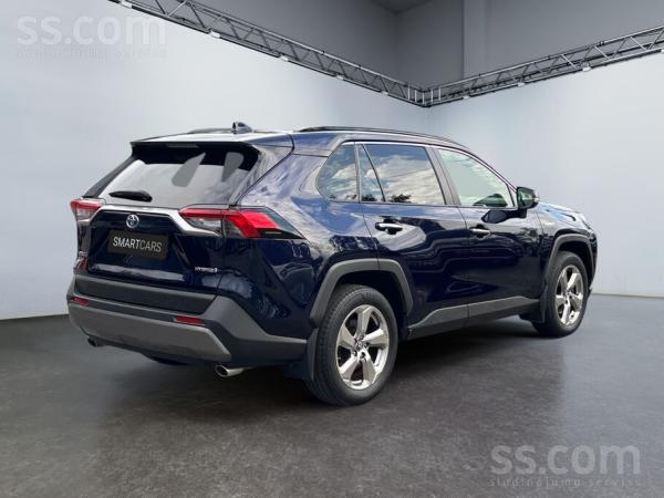 Toyota RAV4 2019 Rīga vietnē Zils Toyota RAV4 2019 Rīga, ar dzinēja tilpumu 2.50 L un nobraukumu 130 tūkst. km par 25600 €, foto 5 vietnē AUTOMOTO.COM.LV