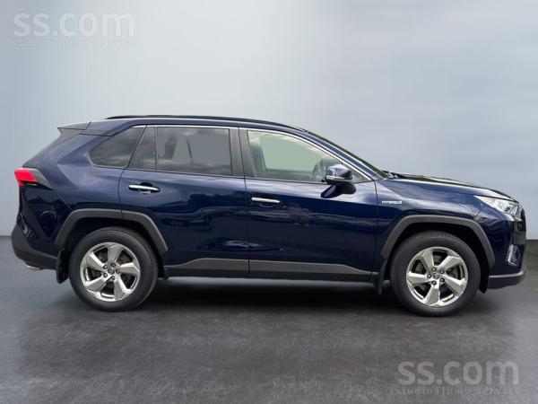Toyota RAV4 2019 Rīga vietnē Zils Toyota RAV4 2019 Rīga, ar dzinēja tilpumu 2.50 L un nobraukumu 130 tūkst. km par 25600 €, foto 6 vietnē AUTOMOTO.COM.LV