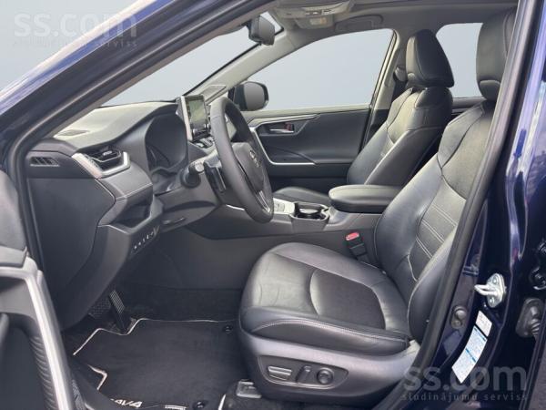 Toyota RAV4 2019 Rīga vietnē Zils Toyota RAV4 2019 Rīga, ar dzinēja tilpumu 2.50 L un nobraukumu 130 tūkst. km par 25600 €, foto 9 vietnē AUTOMOTO.COM.LV