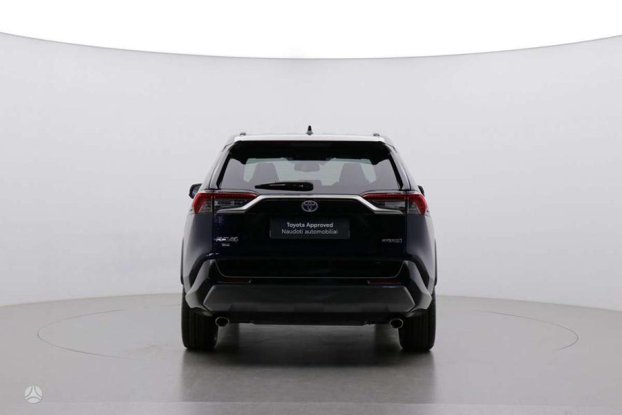 Blue Toyota RAV4 2019 in Vilnius, with an engine capacity of 2.49 L and mileage of 121 thousand km for 30900 €, photo 6 on AUTOMOTO.COM.LV
