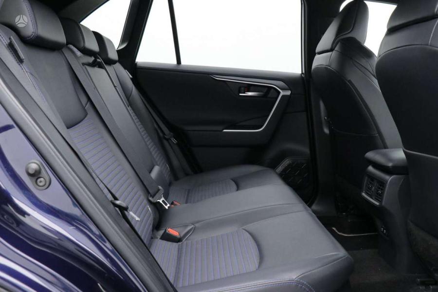 Blue Toyota RAV4 2019 in Vilnius, with an engine capacity of 2.49 L and mileage of 121 thousand km for 30900 €, photo 11 on AUTOMOTO.COM.LV