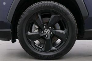 Blue Toyota RAV4 2019 in Vilnius, with an engine capacity of 2.49 L and mileage of 121 thousand km for 30900 €, photo 17 on AUTOMOTO.COM.LV