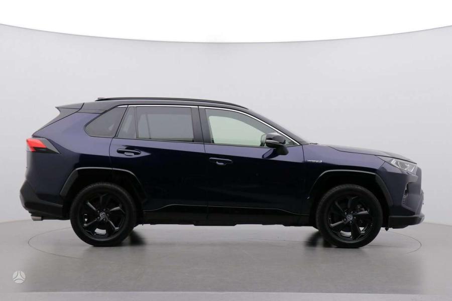 Blue Toyota RAV4 2019 in Vilnius, with an engine capacity of 2.49 L and mileage of 121 thousand km for 30900 €, photo 18 on AUTOMOTO.COM.LV