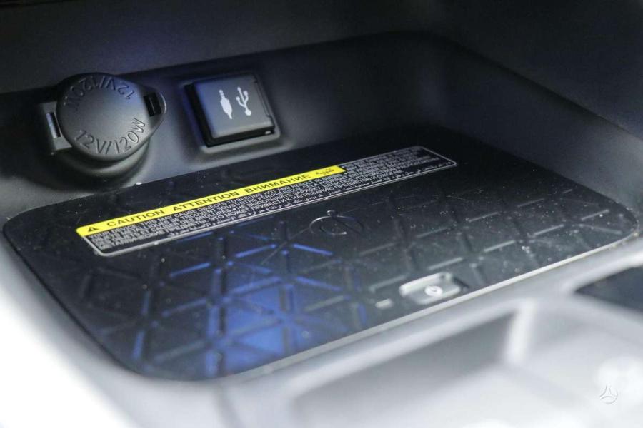 Blue Toyota RAV4 2019 in Vilnius, with an engine capacity of 2.49 L and mileage of 121 thousand km for 30900 €, photo 27 on AUTOMOTO.COM.LV