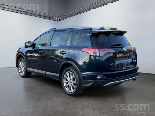 Toyota RAV4 2019 Rīga vietnē Zils Toyota RAV4 2019 Rīga, ar dzinēja tilpumu 2.50 L un nobraukumu 123 tūkst. km par 20740 €, foto 4 vietnē AUTOMOTO.COM.LV