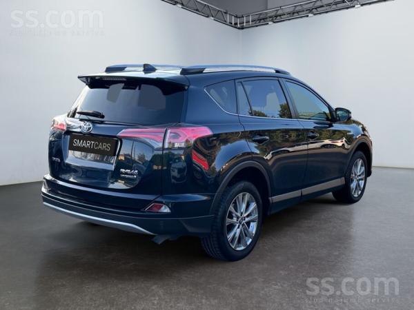 Toyota RAV4 2019 Rīga vietnē Zils Toyota RAV4 2019 Rīga, ar dzinēja tilpumu 2.50 L un nobraukumu 123 tūkst. km par 20740 €, foto 6 vietnē AUTOMOTO.COM.LV