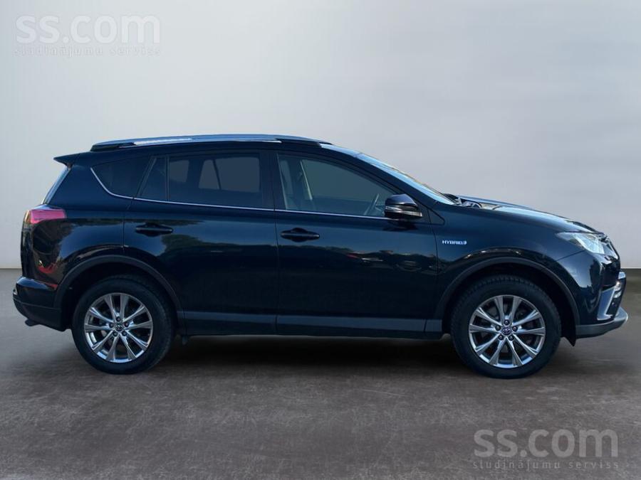 Zils Toyota RAV4 2019 Rīga, ar dzinēja tilpumu 2.50 L un nobraukumu 123 tūkst. km par 20740 €, foto 7 vietnē AUTOMOTO.COM.LV