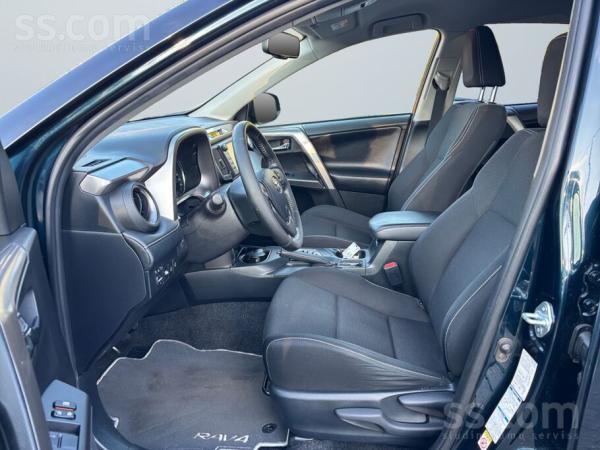 Toyota RAV4 2019 Rīga vietnē Zils Toyota RAV4 2019 Rīga, ar dzinēja tilpumu 2.50 L un nobraukumu 123 tūkst. km par 20740 €, foto 10 vietnē AUTOMOTO.COM.LV