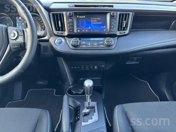 Toyota RAV4 2019 Rīga vietnē Zils Toyota RAV4 2019 Rīga, ar dzinēja tilpumu 2.50 L un nobraukumu 123 tūkst. km par 20740 €, foto 11 vietnē AUTOMOTO.COM.LV