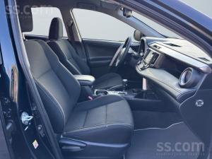 Zils Toyota RAV4 2019 Rīga, ar dzinēja tilpumu 2.50 L un nobraukumu 123 tūkst. km par 20740 €, foto 16 vietnē AUTOMOTO.COM.LV