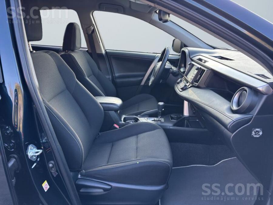 Zils Toyota RAV4 2019 Rīga, ar dzinēja tilpumu 2.50 L un nobraukumu 123 tūkst. km par 20740 €, foto 16 vietnē AUTOMOTO.COM.LV
