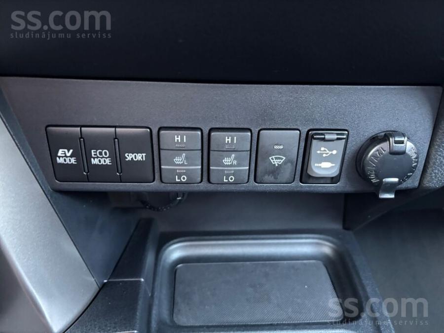 Zils Toyota RAV4 2019 Rīga, ar dzinēja tilpumu 2.50 L un nobraukumu 123 tūkst. km par 20740 €, foto 17 vietnē AUTOMOTO.COM.LV
