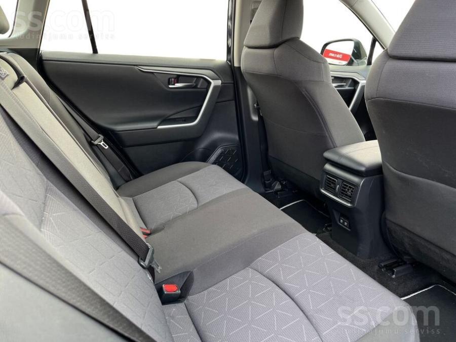 Zils Toyota RAV4 2020 Rīga, ar dzinēja tilpumu 2.50 L un nobraukumu 28 tūkst. km par 24990 €, foto 7 vietnē AUTOMOTO.COM.LV