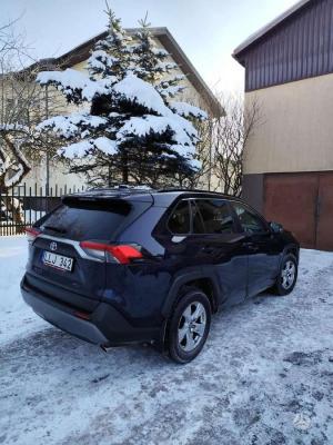 Blue Toyota RAV4 2020 in Vilnius, with an engine capacity of 1.99 L and mileage of 126 thousand km for 22500 €, photo  on AUTOMOTO.COM.LV