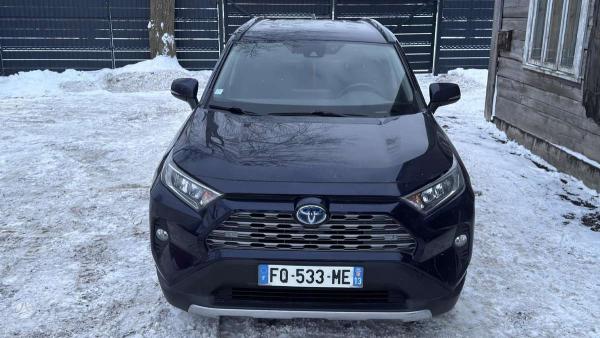 Blue Toyota RAV4 2020 in Jonava, with an engine capacity of 2.49 L and mileage of 70 thousand km for 21900 €, photo 2 on AUTOMOTO.COM.LV