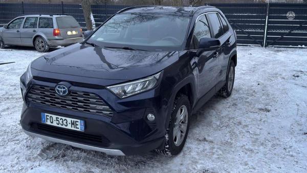 Blue Toyota RAV4 2020 in Jonava, with an engine capacity of 2.49 L and mileage of 70 thousand km for 21900 €, photo 3 on AUTOMOTO.COM.LV