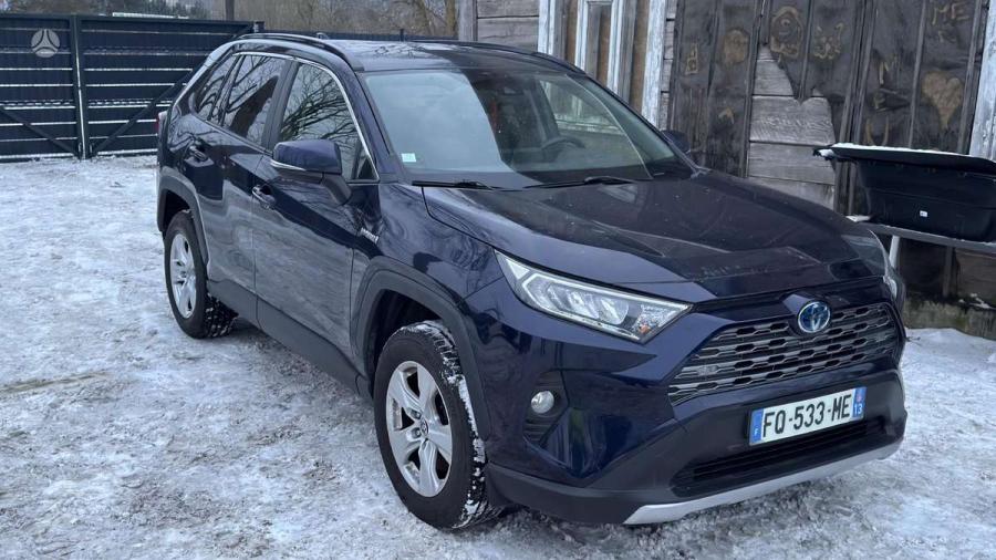 Blue Toyota RAV4 2020 in Jonava, with an engine capacity of 2.49 L and mileage of 70 thousand km for 21200 €, photo 3 on AUTOMOTO.COM.LV