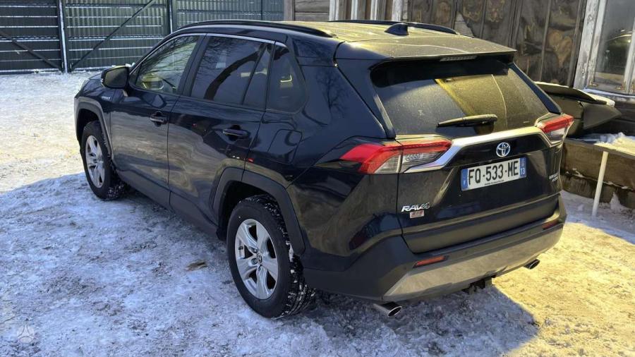 Blue Toyota RAV4 2020 in Jonava, with an engine capacity of 2.49 L and mileage of 70 thousand km for 21200 €, photo 7 on AUTOMOTO.COM.LV
