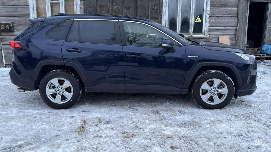 Blue Toyota RAV4 2020 in Jonava, with an engine capacity of 2.49 L and mileage of 70 thousand km for 21200 €, photo 12 on AUTOMOTO.COM.LV
