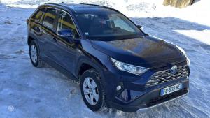 Blue Toyota RAV4 2020 in Jonava, with an engine capacity of 2.49 L and mileage of 71 thousand km for 24300 €, photo 3 on AUTOMOTO.COM.LV