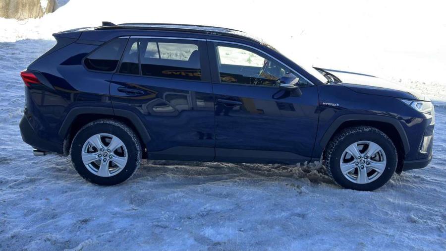 Blue Toyota RAV4 2020 in Jonava, with an engine capacity of 2.49 L and mileage of 71 thousand km for 24300 €, photo 12 on AUTOMOTO.COM.LV
