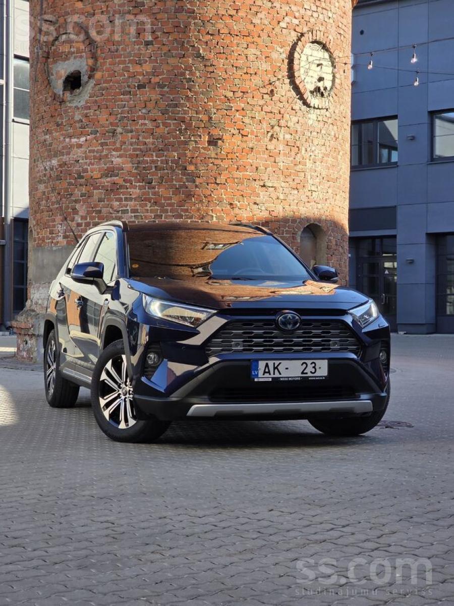 Blue Toyota RAV4 2020 in Riga, with an engine capacity of 2.50 L and mileage of 63 thousand km for 27500 €, photo 1 on AUTOMOTO.COM.LV