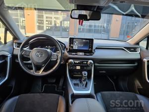 Blue Toyota RAV4 2020 in Riga, with an engine capacity of 2.50 L and mileage of 63 thousand km for 27500 €, photo 6 on AUTOMOTO.COM.LV