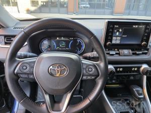 Blue Toyota RAV4 2020 in Riga, with an engine capacity of 2.50 L and mileage of 63 thousand km for 27500 €, photo 7 on AUTOMOTO.COM.LV