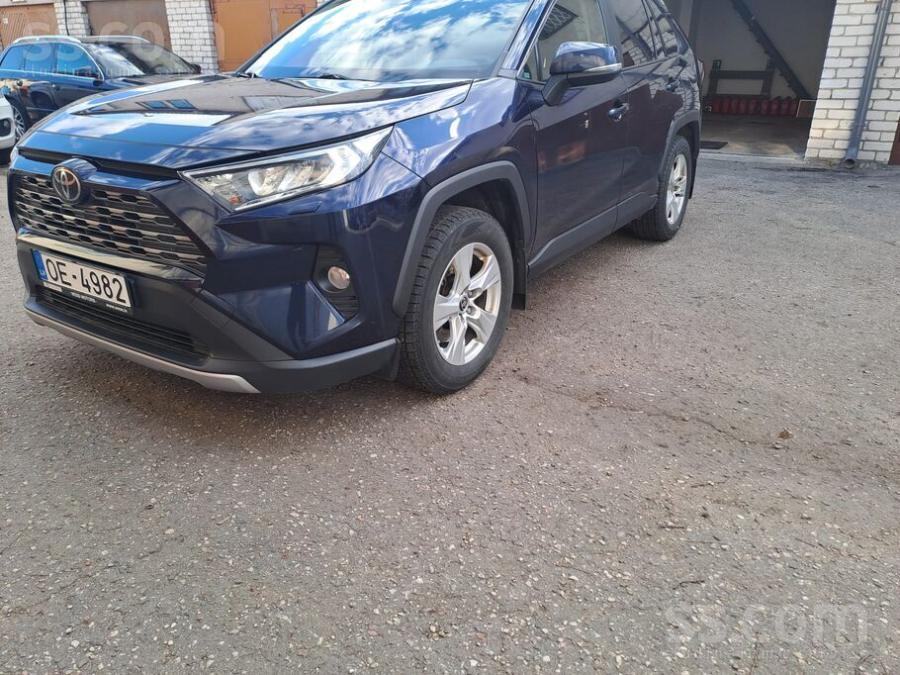 Zils Toyota RAV4 2020 Rīga, ar dzinēja tilpumu 2.00 L un nobraukumu 133 tūkst. km par 19500 €, foto 1 vietnē AUTOMOTO.COM.LV