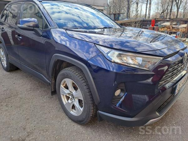 Синий Тойота РАВ 4 2020 в Рига, объемом двигателя 2.00 л и пробегом 133 тыс. км за 19500 €, фото 2 на AUTOMOTO.COM.LV