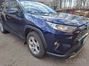 Zils Toyota RAV4 2020 Rīga, ar dzinēja tilpumu 2.00 L un nobraukumu 133 tūkst. km par 19500 €, foto 3 vietnē AUTOMOTO.COM.LV