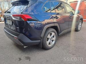 Zils Toyota RAV4 2020 Rīga, ar dzinēja tilpumu 2.00 L un nobraukumu 133 tūkst. km par 19500 €, foto 12 vietnē AUTOMOTO.COM.LV
