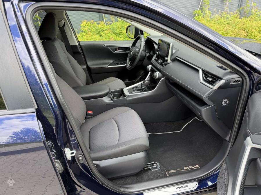 Zils Toyota RAV4 2020 Viļņa, ar dzinēja tilpumu 2.49 L un nobraukumu 65 tūkst. km par 27950 €, foto 25 vietnē AUTOMOTO.COM.LV