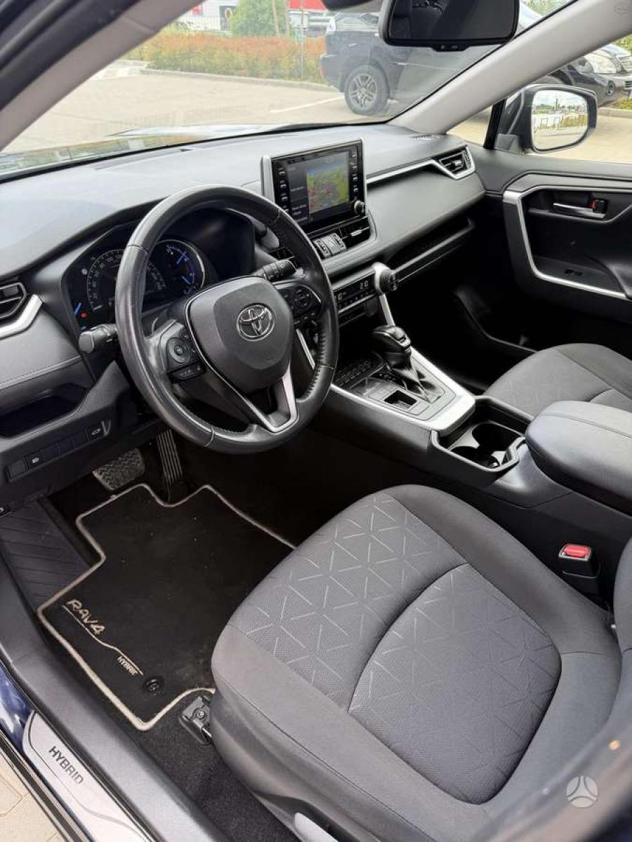 Zils Toyota RAV4 2020 Viļņa, ar dzinēja tilpumu 2.49 L un nobraukumu 65 tūkst. km par 27950 €, foto 42 vietnē AUTOMOTO.COM.LV