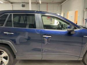 Zils Toyota RAV4 2020 Daugavpils, ar dzinēja tilpumu 2.49 L un nobraukumu 166 tūkst. km par 25750 €, foto 5 vietnē AUTOMOTO.COM.LV