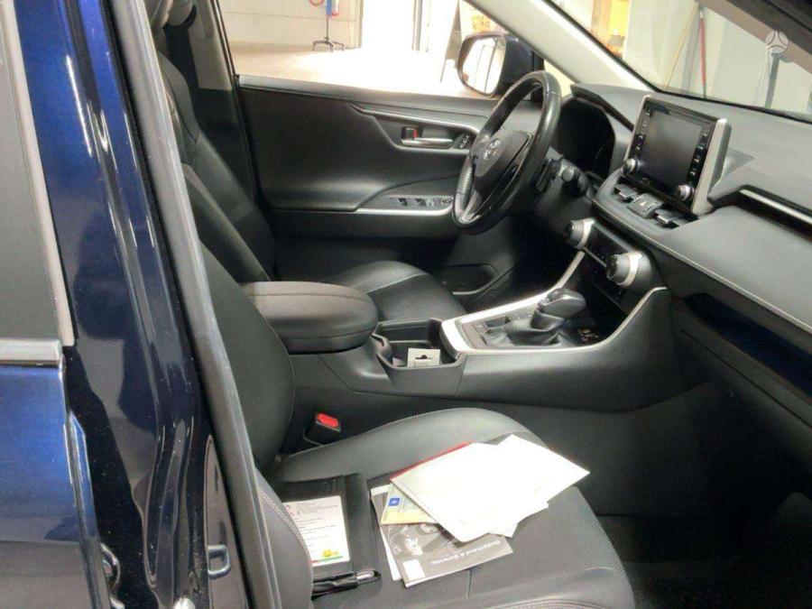 Zils Toyota RAV4 2020 Daugavpils, ar dzinēja tilpumu 2.49 L un nobraukumu 166 tūkst. km par 25750 €, foto 13 vietnē AUTOMOTO.COM.LV