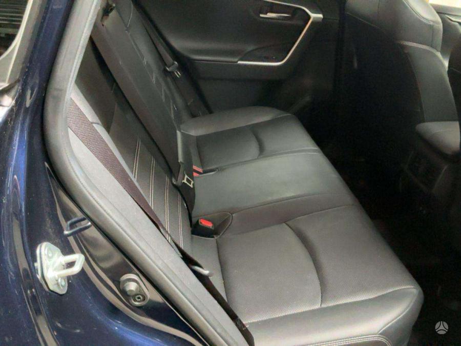 Zils Toyota RAV4 2020 Daugavpils, ar dzinēja tilpumu 2.49 L un nobraukumu 166 tūkst. km par 25750 €, foto 18 vietnē AUTOMOTO.COM.LV