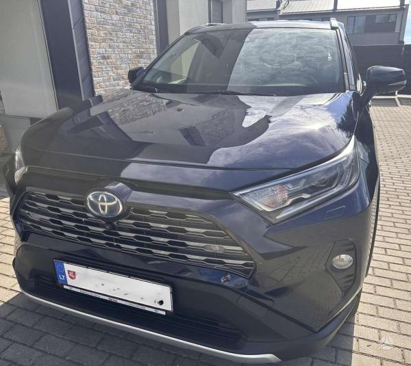Blue Toyota RAV4 2020 in Vilnius, with an engine capacity of 2.49 L and mileage of 159 thousand km for 24000 €, photo 3 on AUTOMOTO.COM.LV