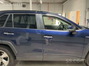 Zils Toyota RAV4 2020 Daugavpils, ar dzinēja tilpumu 2.50 L un nobraukumu 166 tūkst. km par 25950 €, foto 5 vietnē AUTOMOTO.COM.LV