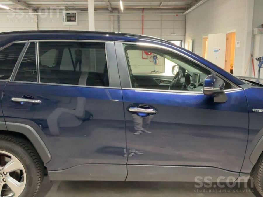 Zils Toyota RAV4 2020 Daugavpils, ar dzinēja tilpumu 2.50 L un nobraukumu 166 tūkst. km par 25950 €, foto 5 vietnē AUTOMOTO.COM.LV