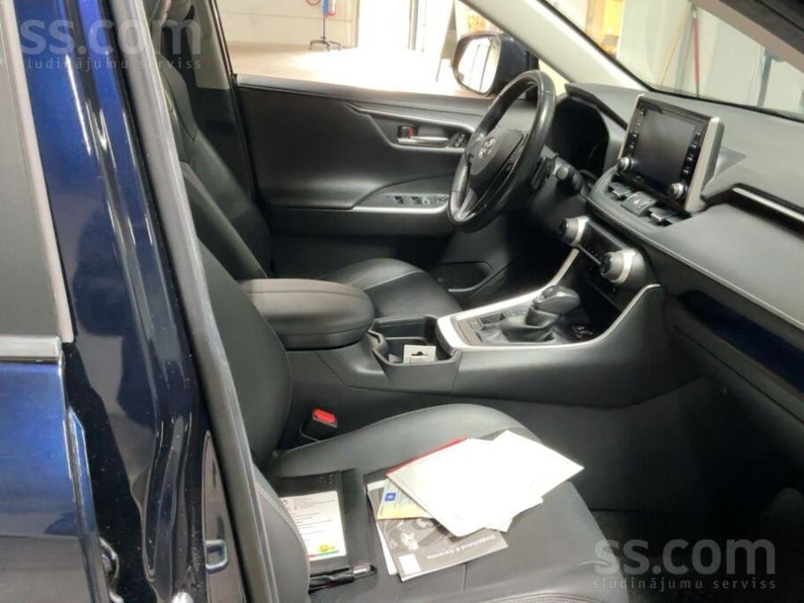 Zils Toyota RAV4 2020 Daugavpils, ar dzinēja tilpumu 2.50 L un nobraukumu 166 tūkst. km par 25950 €, foto 17 vietnē AUTOMOTO.COM.LV