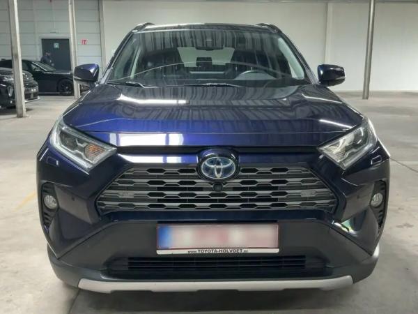 Blue Toyota RAV4 2020 in Daugavpils, with an engine capacity of 2.50 L and mileage of 166 thousand km for 25950 €, photo 1 on AUTOMOTO.COM.LV