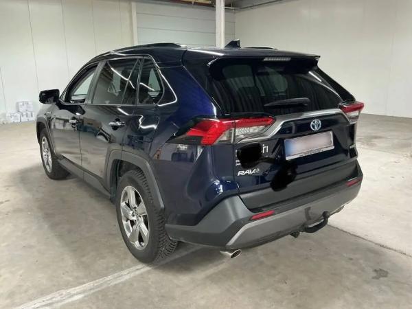 Blue Toyota RAV4 2020 in Daugavpils, with an engine capacity of 2.50 L and mileage of 166 thousand km for 25950 €, photo 6 on AUTOMOTO.COM.LV