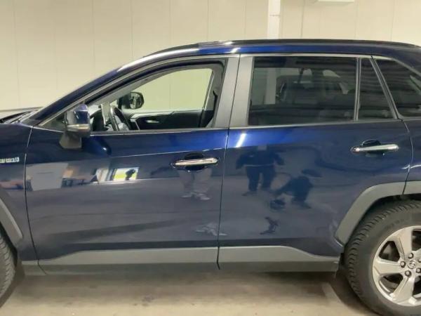 Blue Toyota RAV4 2020 in Daugavpils, with an engine capacity of 2.50 L and mileage of 166 thousand km for 25950 €, photo 7 on AUTOMOTO.COM.LV