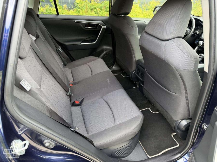 Blue Toyota RAV4 2020 in Vilnius, with an engine capacity of 2.50 L and mileage of 65 thousand km for 27950 €, photo 19 on AUTOMOTO.COM.LV