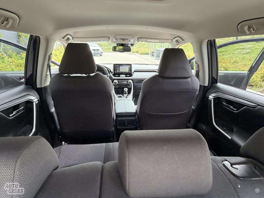 Blue Toyota RAV4 2020 in Vilnius, with an engine capacity of 2.50 L and mileage of 65 thousand km for 27950 €, photo 28 on AUTOMOTO.COM.LV